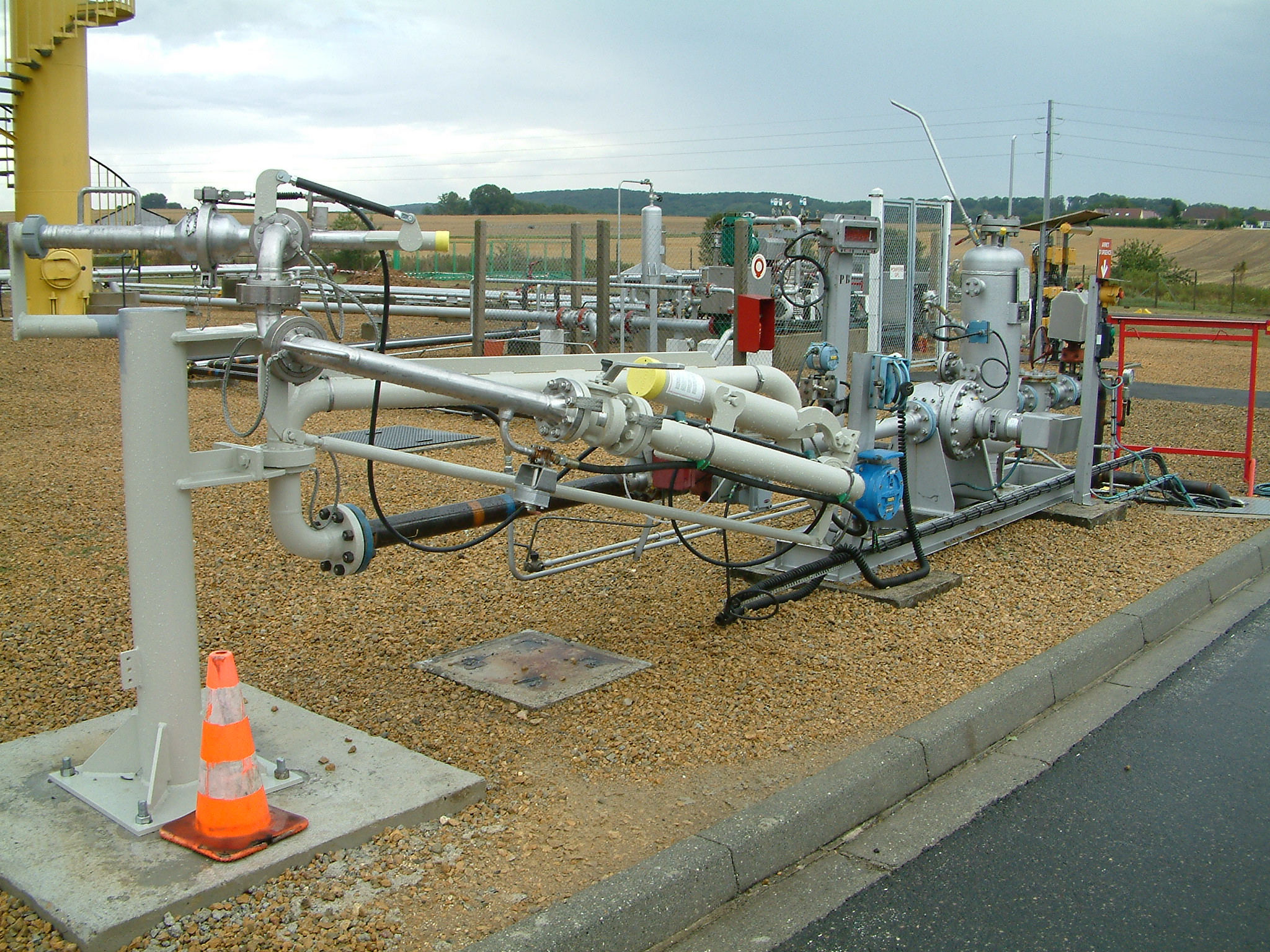 بازوهای بارگیری – بشکه سازی و پرکنی مکانیزه – تجهیزات خط تولید بشکه